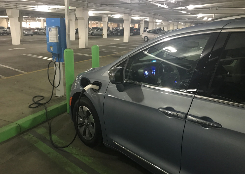 The Amazingly Slick 2017 Chrysler Pacifica Hybrid from GoFatherhood®